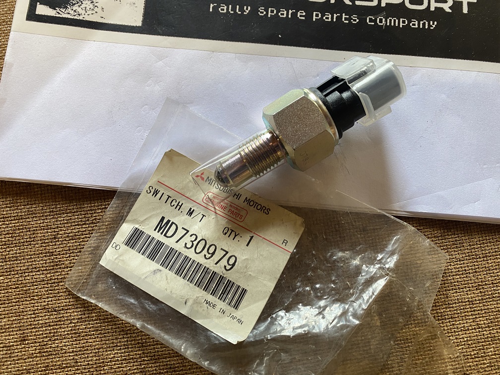 MD730979 Contacteur de marche arrière BV5 E4-10 - CS Motorsport